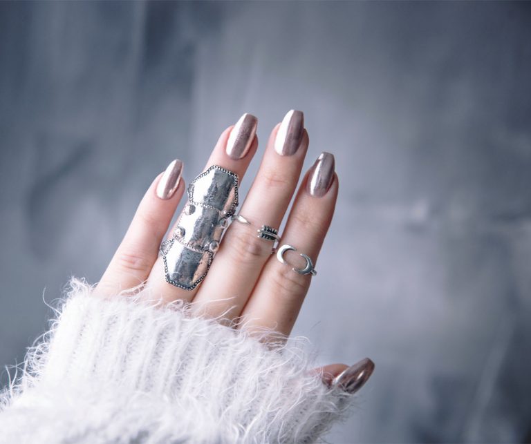 Chrome nails: How to do it at home - in 6 easy steps!