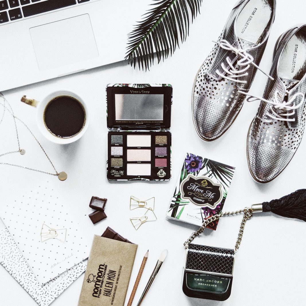 How to Master Flatlays for Instagram - 8 Steps from Composition to ...